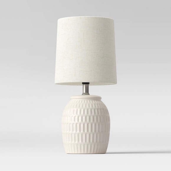 Threshold | Other | Nwt Modern Ceramic Textured Table Lamp White And ...